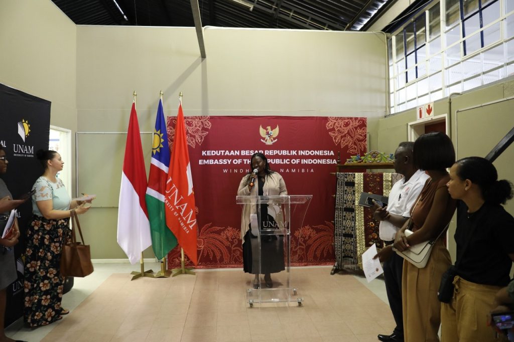 KBRI Windhoek Pererat Diplomasi Budaya Lewat Workshop Tenun Wastra ...